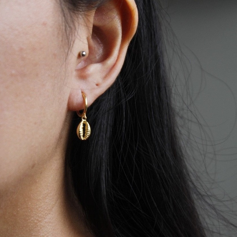SHELL EARRING GOLDEN – Soso Peru
